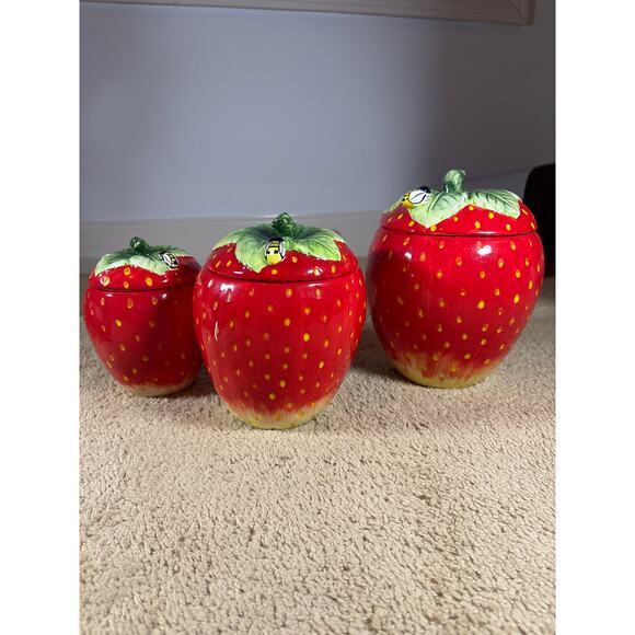 Kitchen | Home Essentials And Beyond Vintage Strawberry Collection ...